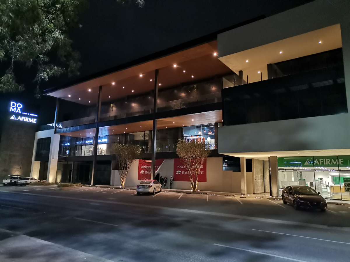 Local comercial 151m2 sobre Av. Domingo Arrieta Plaza DOMA