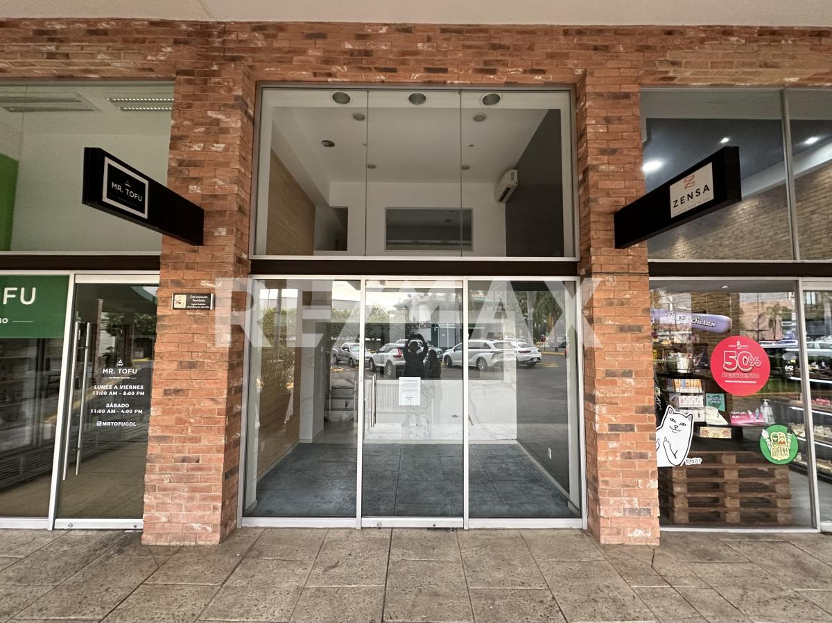 Local en renta Plaza Unicenter