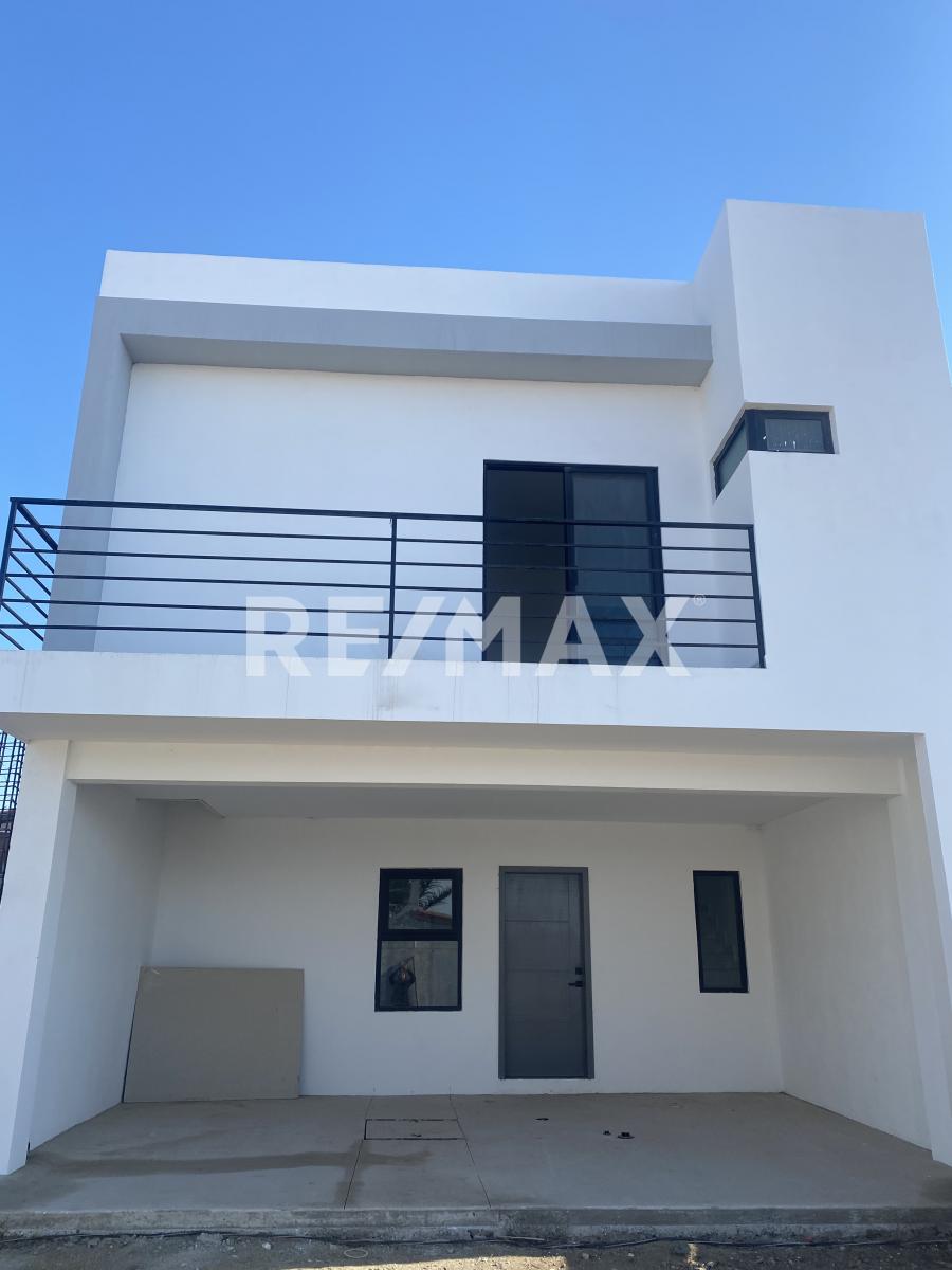 Casa con Vista al Mar en Exclusiva Residencial
