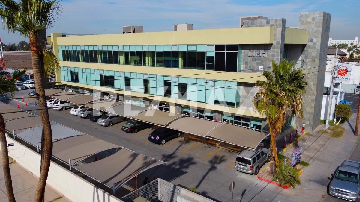 SE VENDE PLAZA COMERCIAL EN AV. CALAFIA , COL CENTRO CIVICO, MEXICALI B.C